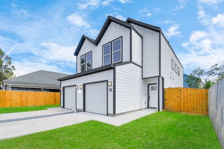 Modern & Cozy Retreat Minutes From Downtown - Greater Fifth Ward - Houston