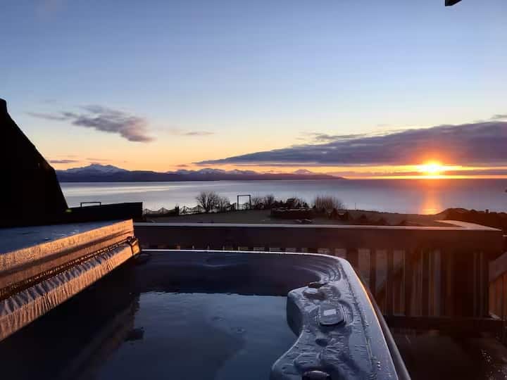 Alder Cabin (Upper Level, Oceanview & Private Spa) - Homer, AK