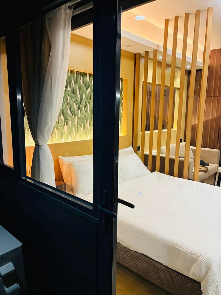 Designer Studio W/ Balcony, Wi-fi, Pool At Makati - Makati