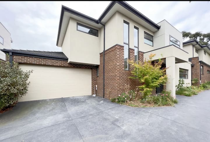 Deva Loves Jimmy - Box Hill