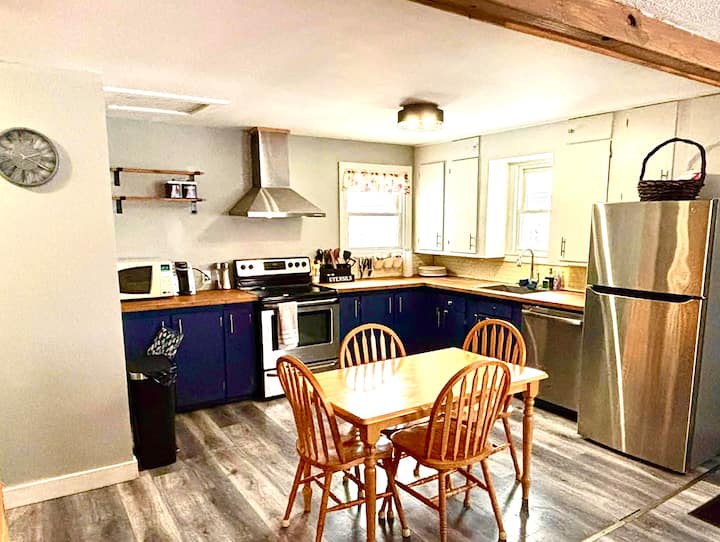 2 Beds,1 Bath House In Fredericton - Fredericton