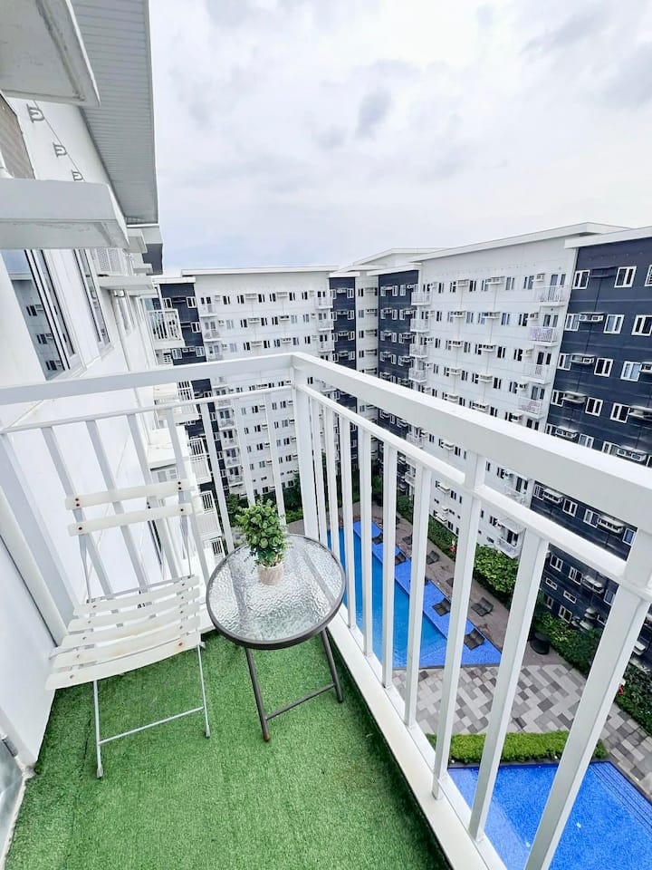 Pool View | Netflix | Balcony | Pool | 2br | Charm - Marikina