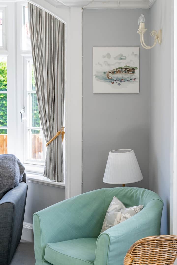 Mulberry House - Large Seaside Retreat & Hot Tub - Mundesley