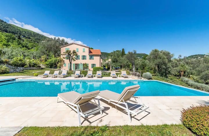 Villa D’exception Avec Piscine à Débordement - Grasse