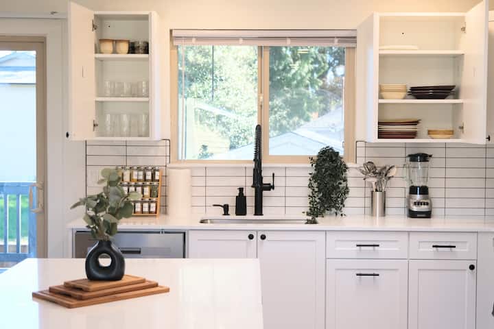 Modern Home | Close To Seatac And Downtown - Burien, WA