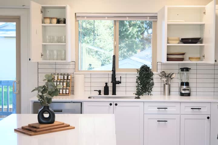 Modern Home | Close To Seatac And Downtown - Des Moines, WA