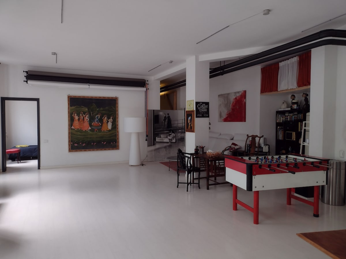 La Chambre Rouge dans un Loft Créatif - Appartements à louer à Milan ...