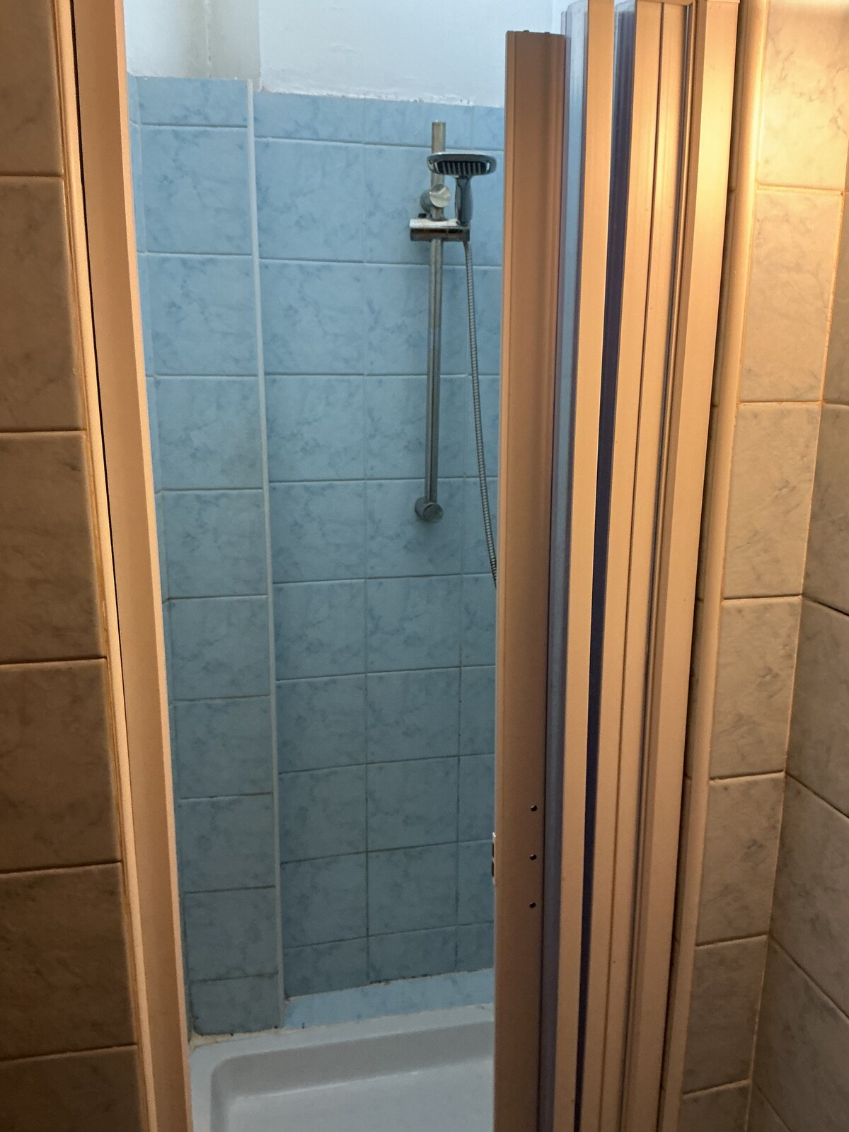 Private room no. 2 with private bathroom. - Apartments for Rent in Rome ...