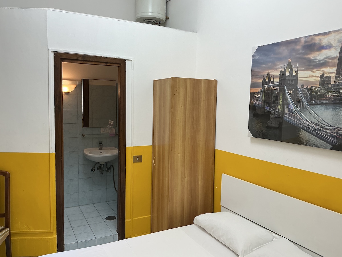 Private room no. 2 with private bathroom. - Apartments for Rent in Rome ...