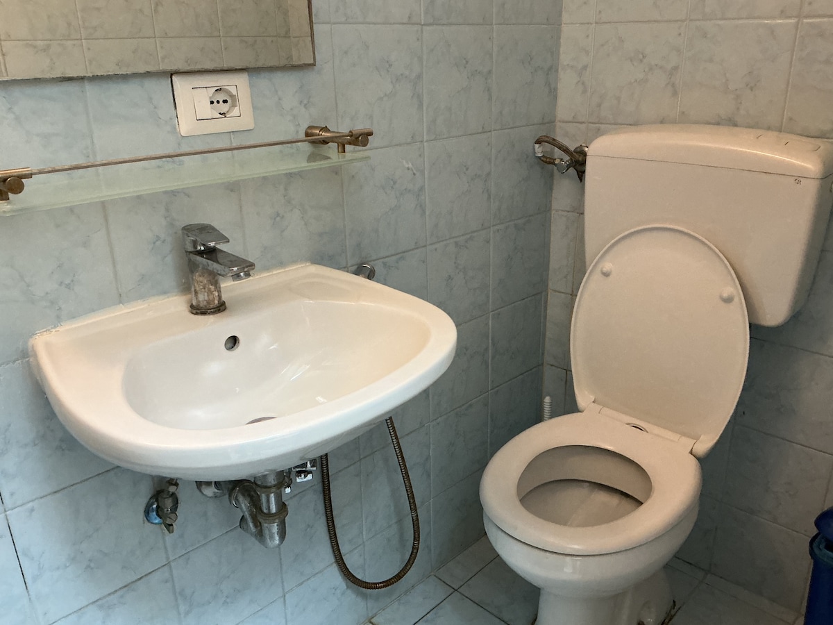 Private room no. 2 with private bathroom. - Apartments for Rent in Rome ...