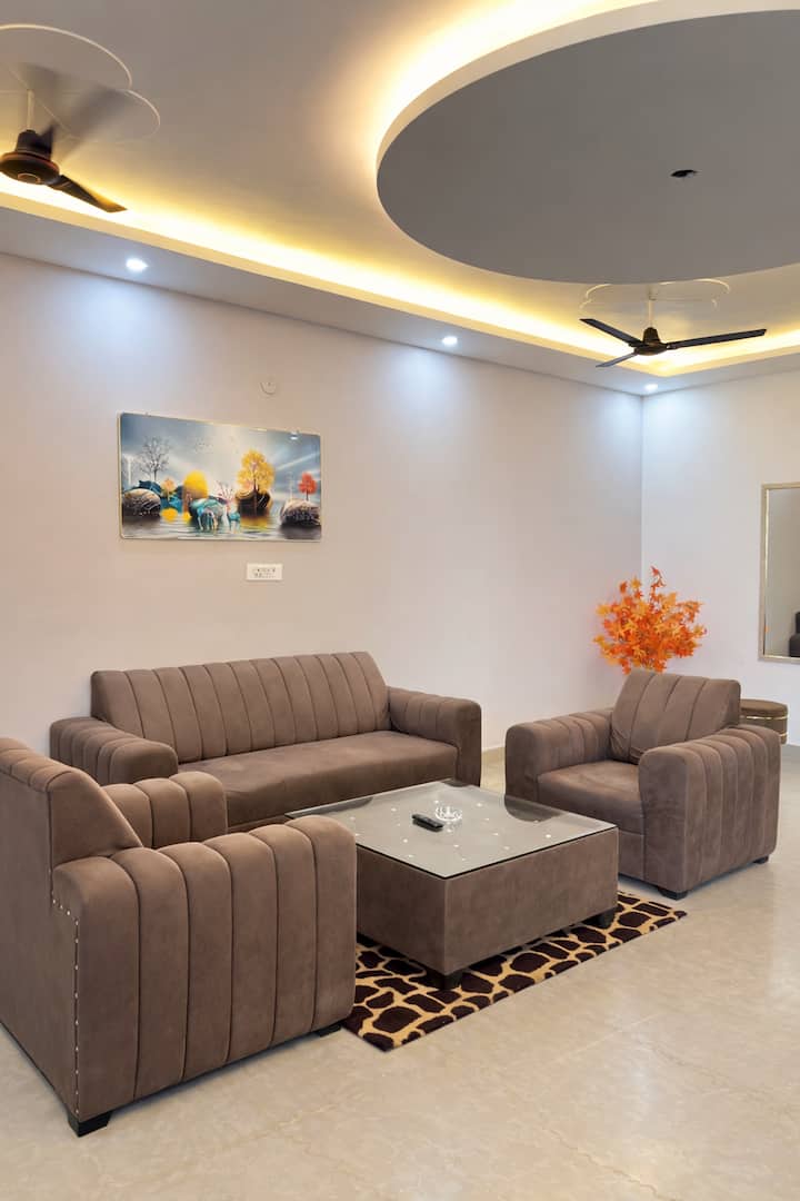 Stylish 2 Bhk | Self Check-in | Comfortable Stay - Dadri