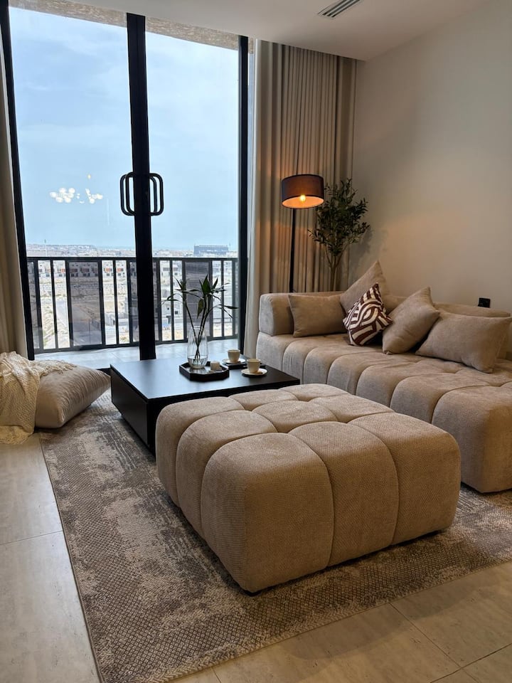 Luxury 2br | Private Cinema Balcony Views - Dammam