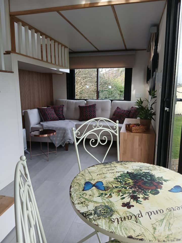 Stylish Tiny Lodge Retreat Near Lough Corrib - Irlanti