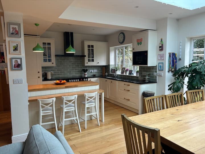 Spacious Family Home Near Sandbanks Beach - Poole