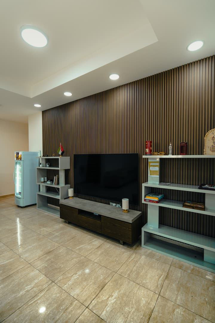 Luxury Hostel Villa With Pool & Metro Shuttle - Dubai