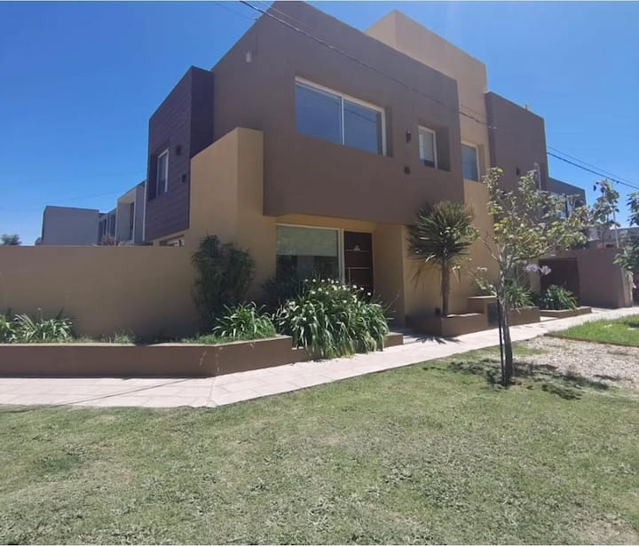 Frente Al Parque ! A Metros De La Playa ! - Necochea