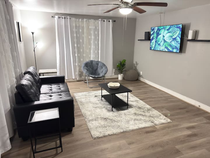 The Sage Retreat • Cozy Home Near Downtown Houston - Houston, TX