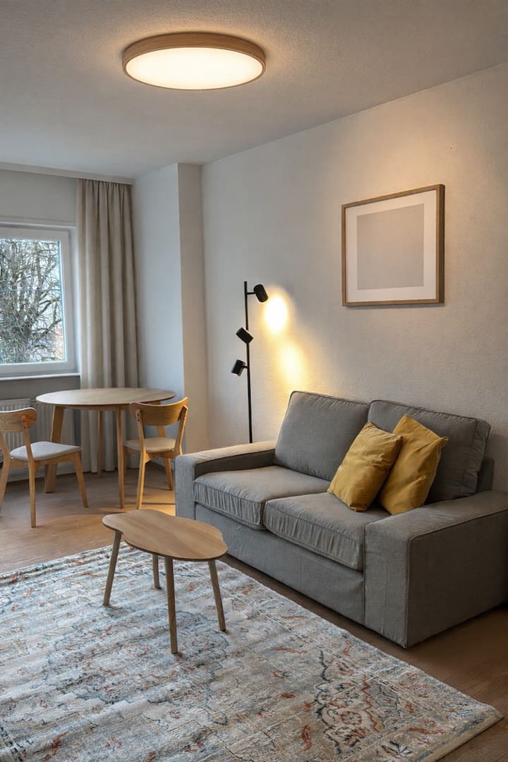Helle 1 Zimmer Wohnung (Möbliert) Mit Balkon - Stuttgart