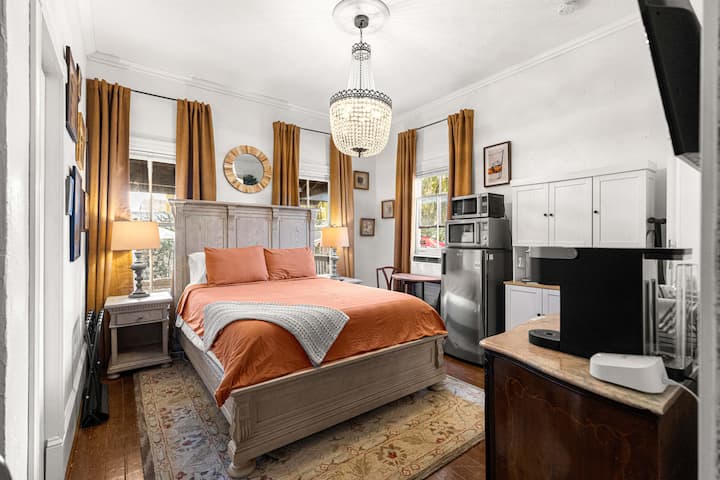The Rider Suite | Downtown | Clean | Cozy - Ocala, FL