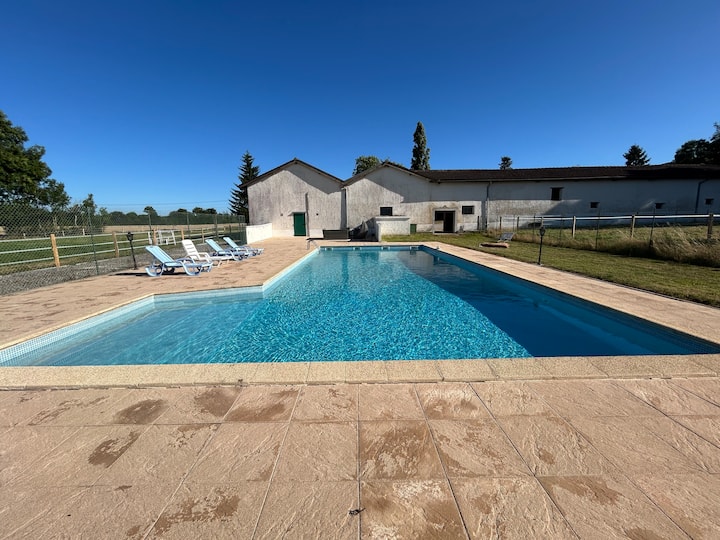 Grande Propriété Avec Piscine 3 Gîtes 19 Couchages - Pérouges