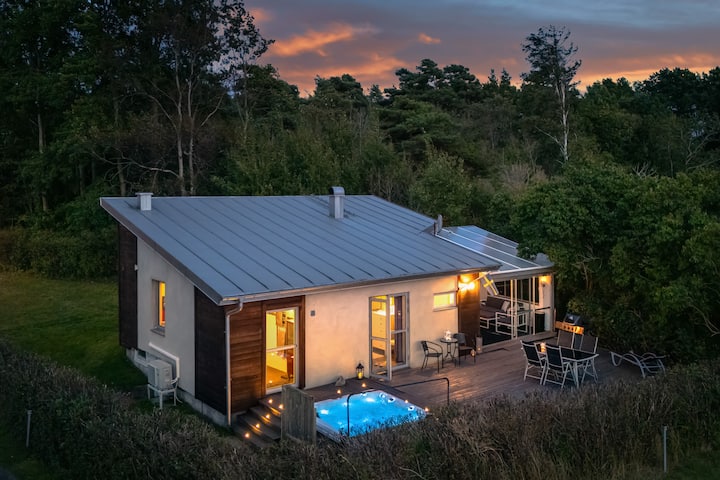 Välplanerad Villa Nära Havet, Jacuzzi - Sweden
