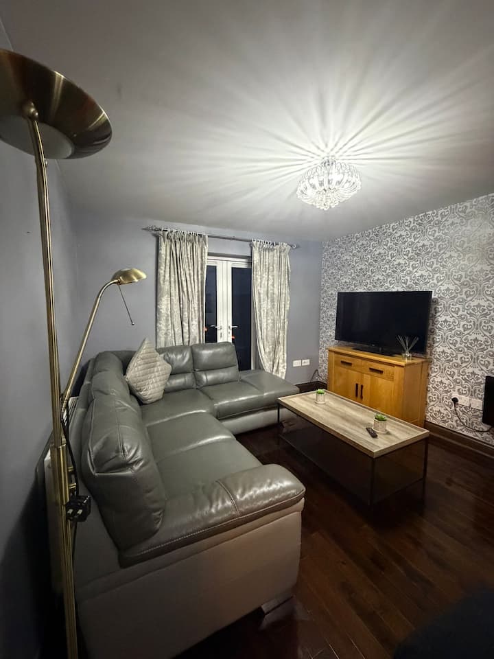 Comfy, Cosy N Spacious House In Old Town, Swindon - South Cerney