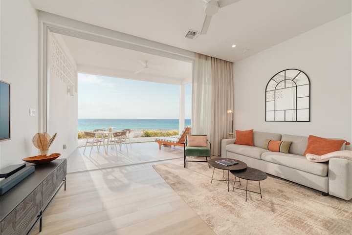 42 Sunset Point Vacations, Luxury Oceanfront Condo - 케이맨 제도