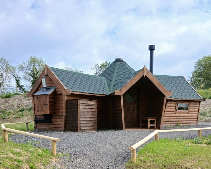 Pike Lodge - Rode Hill Fishery - Warminster