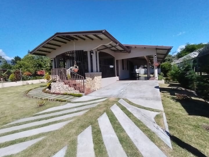 Amplia Casa Privada Con Terraza Y A/a - Panama