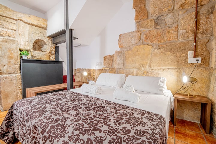 Planta Baja En La Muralla Romana - Tarragona, España