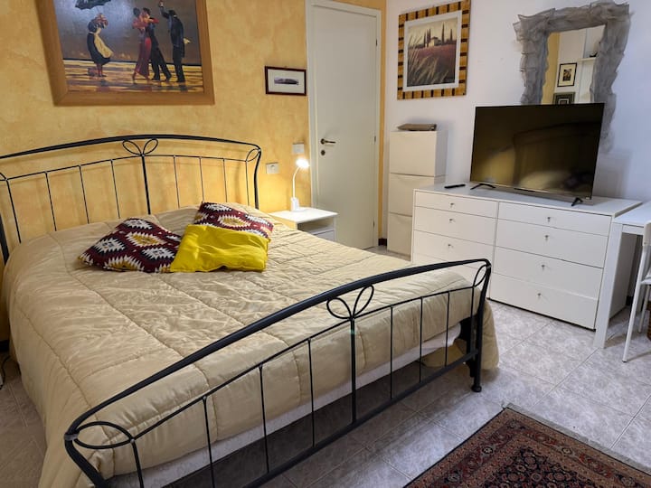 Casa Di Paola 
Stanza Gialla
Relax Vicino Al Mare - Senigallia