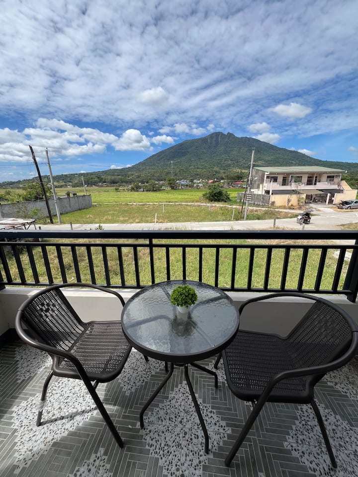 Unit 6 Uno’s Apartelle W/ Balcony Mt. Arayat View - Arayat