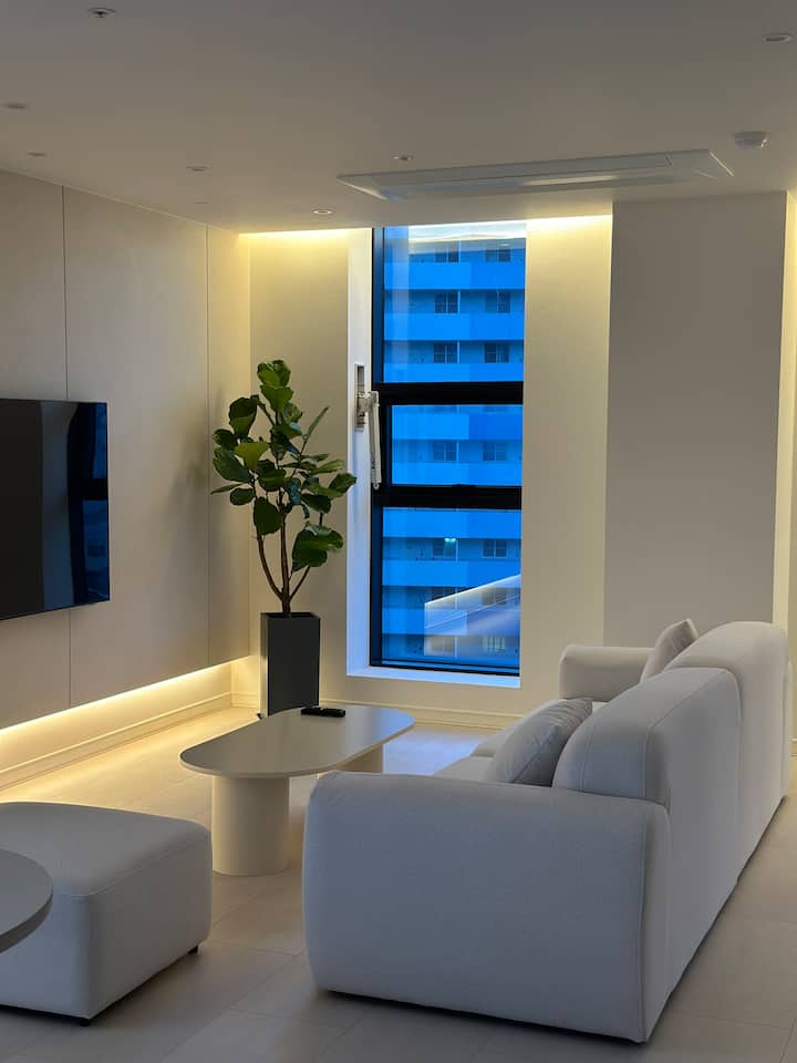 [603호]무료주차1대,야외테라스,무료바베큐,짐보관,해변3분,지하철역6분,침실2개,침대3개 - Busan