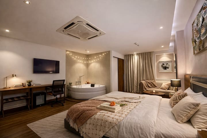 Private Jacuzzi Studio | Romantic Luxury Escape - Gurugram