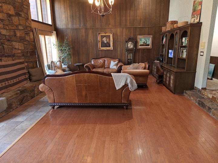 Comanche Inn - FireLake Casino and Entertainment Center