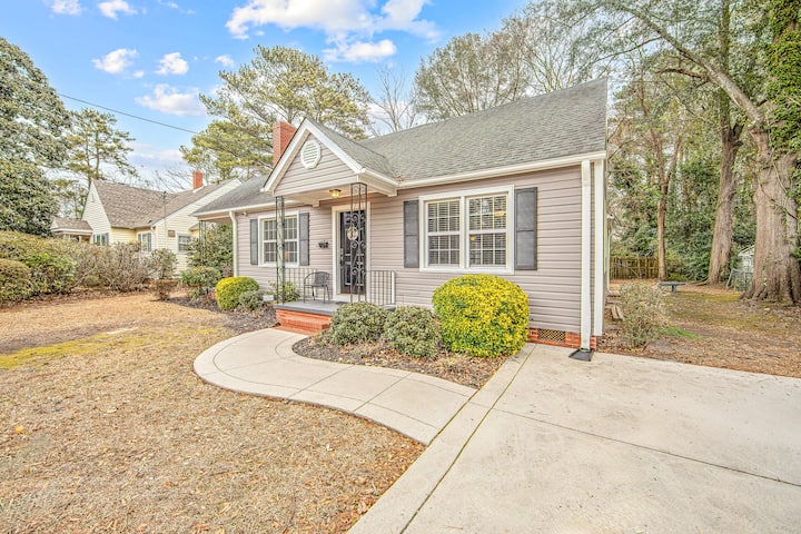 Cozy 3br W/ Porch Near Downtown Fayetteville - Fayetteville, NC
