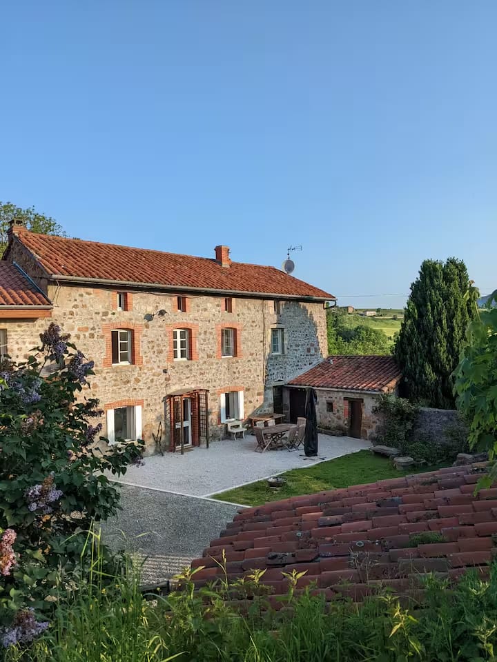Les Gouttes Hôtes / Gîte De Groupe à La Campagne - Montbrison