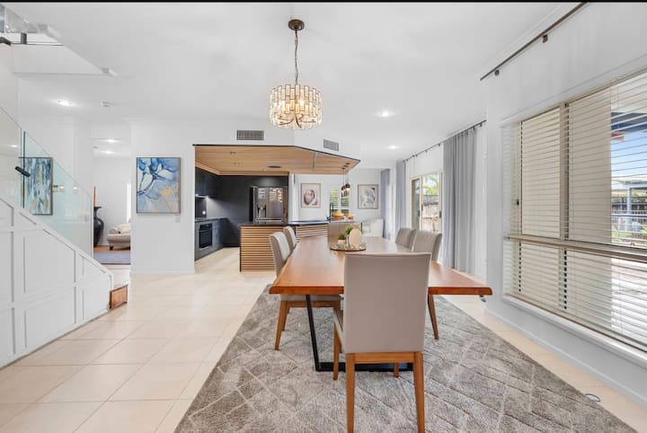 Luxury Group Stay W/ Pool & Cinema - Moreton Island