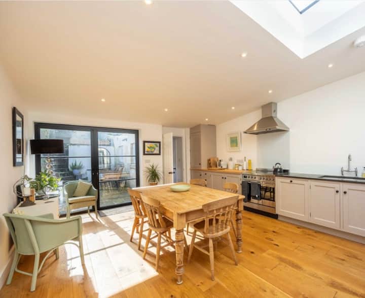 Elegant 3‑bedroom Georgian Home In Bath. - Bath