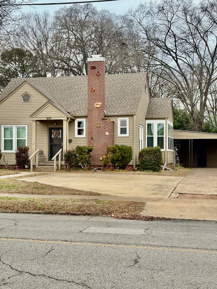Alumni Shack - Harding University, Searcy