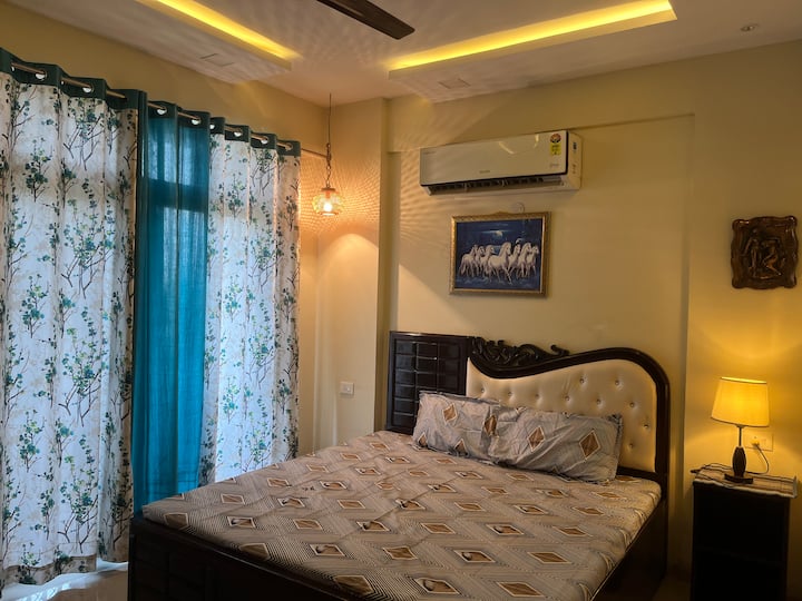 The Wooden Canopy | Gateway To The Taj - Agra