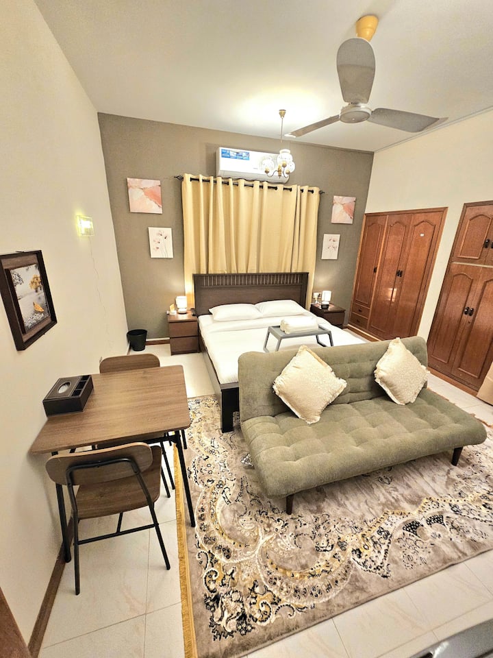 Studio With Balcony N Bathtub| Free Parking| Metro - United Arab Emirates