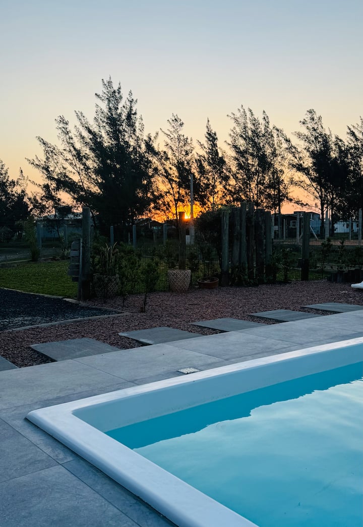 Linda Casa Com Piscina A Poucos Metros Do Mar. - 托里斯