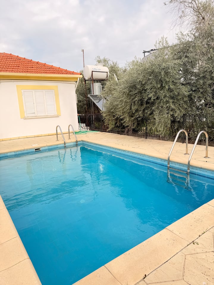 Gi̇rne Merkez/denize Yakın/havuzlu - Lüks Villa - Kyrenia