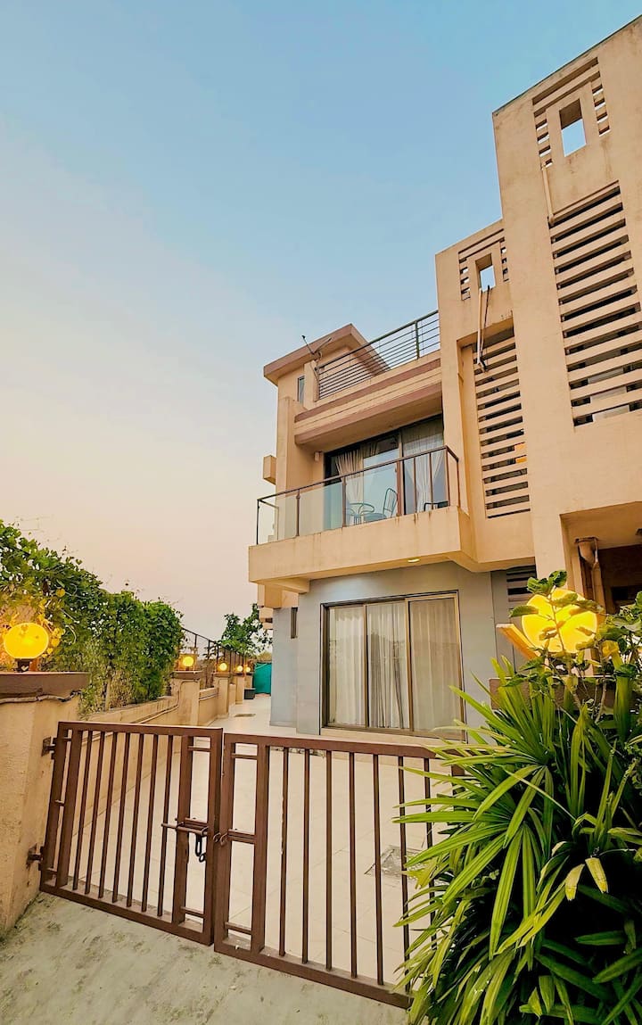 Perfect Stay With Your Friends, Family - Lonavala