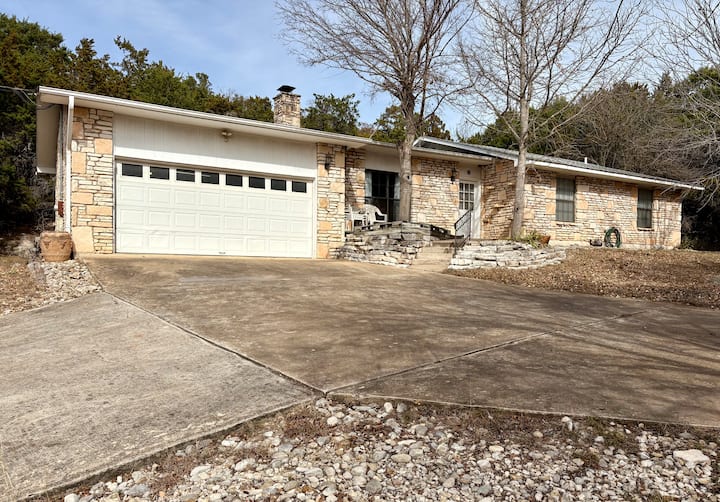 The Secret Valley Retreat - Kerrville, TX