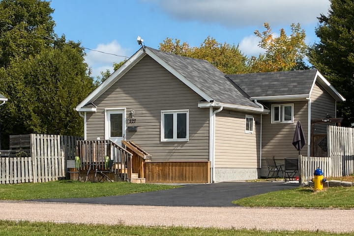 Cozy Corner | Full House In The Heart Of Pembroke - Pembroke