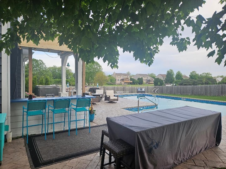 It's 5'oclock Somewhere - Randall Oaks Zoo, West Dundee