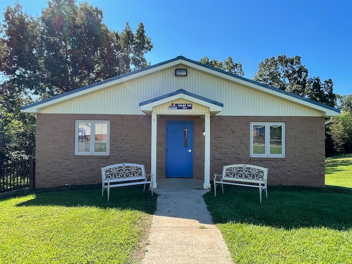Sharp Top Lodge - Bedford, VA