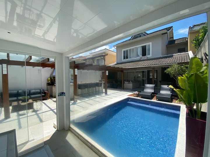 Próximo A Praias, Mansão C/ Piscina, 4q, 3 Suítes. - Recreio dos Bandeirantes